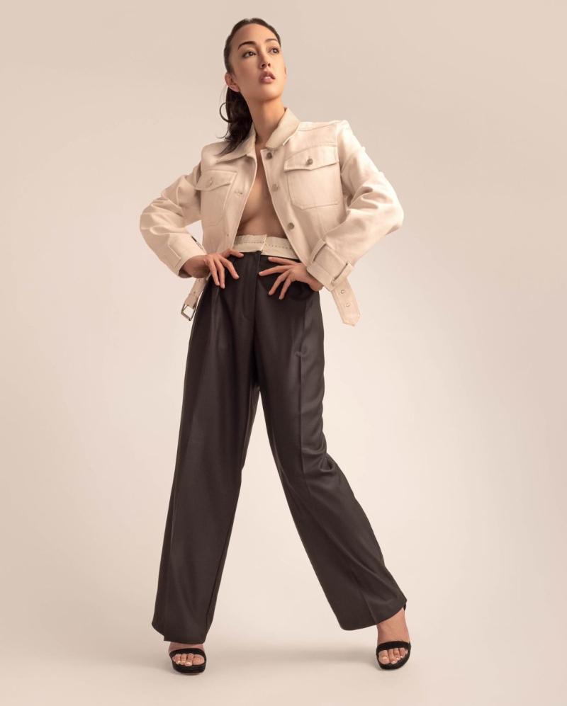 Jessica C.真空秀“警钟胸”惊见一情况，守不住33C喷血身材 | 星岛环球网