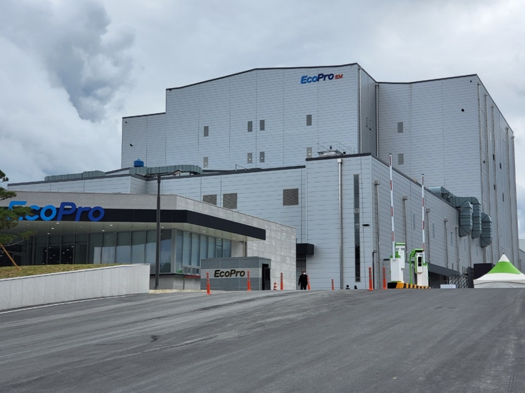 韩电池材料商股价急升逾9倍，创办人入狱，身家仍暴增至45亿美元 | 星岛环球网