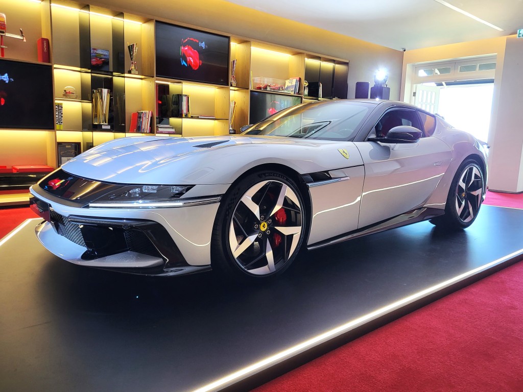 700万元旗舰超跑法拉利Ferrari 12Cilindri香港发表│纯汽油V12引擎FR后驱延续经典 | 星岛环球网