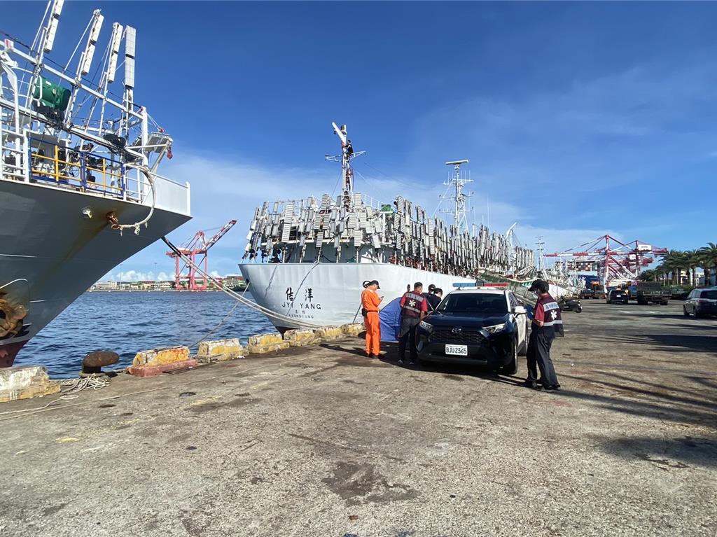 高雄货轮工人疑捡工具落海，失联2天寻获已不幸身亡 | 星岛环球网