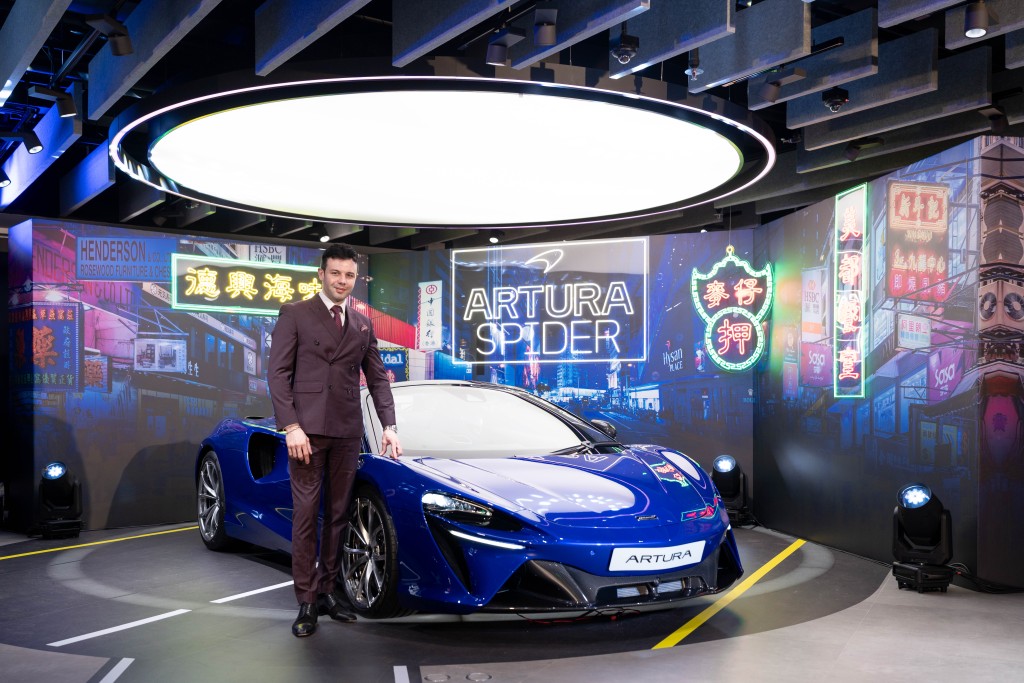 全新开顶混能超跑McLaren Artura Spider香港登场│700ps马力车价428万元起 | 星岛环球网