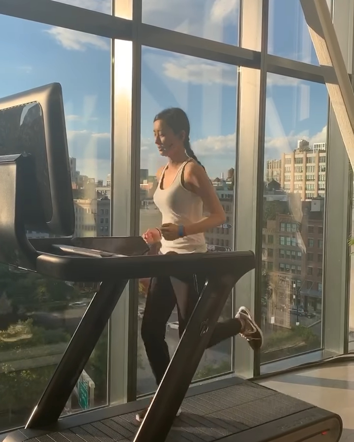 42岁陈法拉素颜做运动难掩天生丽质，3D身材零赘肉生两胎仍Fit爆 | 星岛环球网