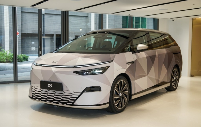 纯电动豪华七人MPV小鹏XPENG X9右軚版开售｜两款型号“一换一”售价$659,900起 | 星岛环球网