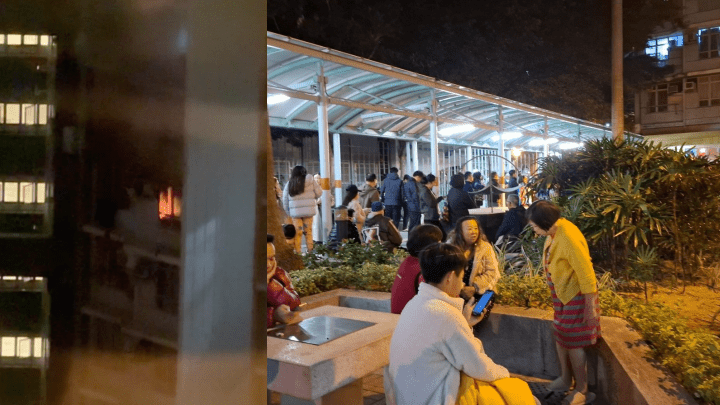 东涌逸东邨单位起火消防救熄，约200人疏散 | 星岛环球网