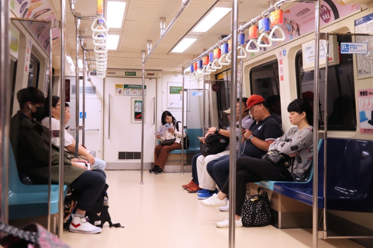 搭捷运没带钱、没悠游卡！网友曝3招：免现金买车票 | 星岛环球网