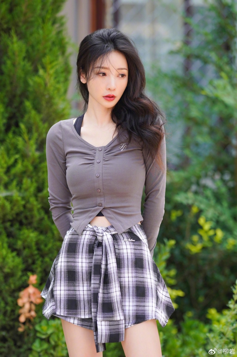 黄宗泽44岁绯闻旧爱柳岩，肚凸凸现身妇产科传怀孕，粉丝澄清 | 星岛环球网