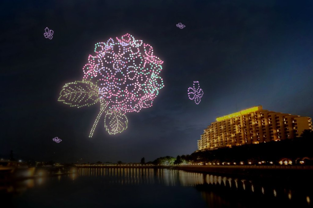 屯门黄金海岸无人机表演！画面丰富，海豚/花卉/蝴蝶图案 | 星岛环球网