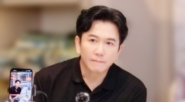 60岁温兆伦晒与“重要女士”合照，女方曾于国内身价极高 | 星岛环球网