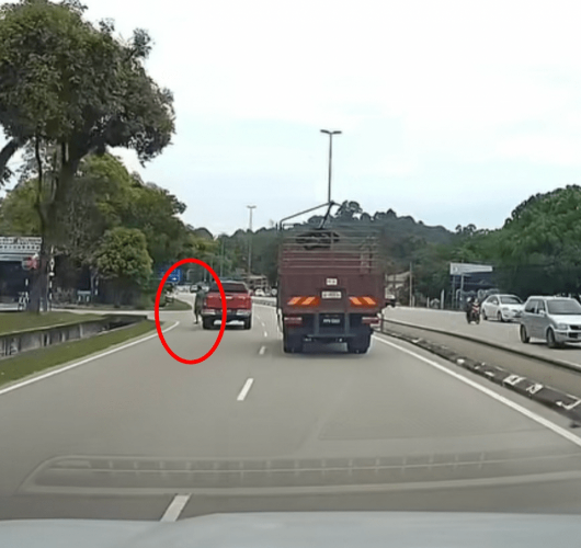 马来西亚马路中心凭空冒出“无影男”，网民震惊：是我错觉吗？ | 星岛环球网