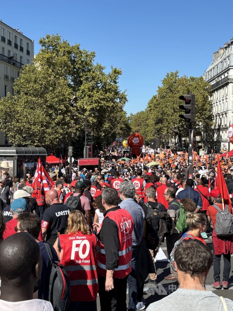 法国至少50万人罢工示威，要求课征富人税促公平 | 星岛环球网